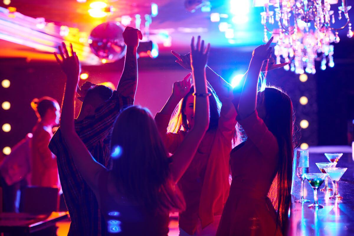 Networking & Nightlife - The Ultimate Guide to Making Connections